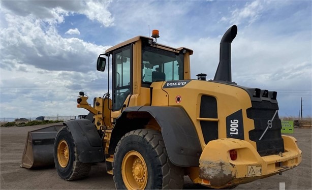 2012 VOLVO L90G - yellow and green machinery