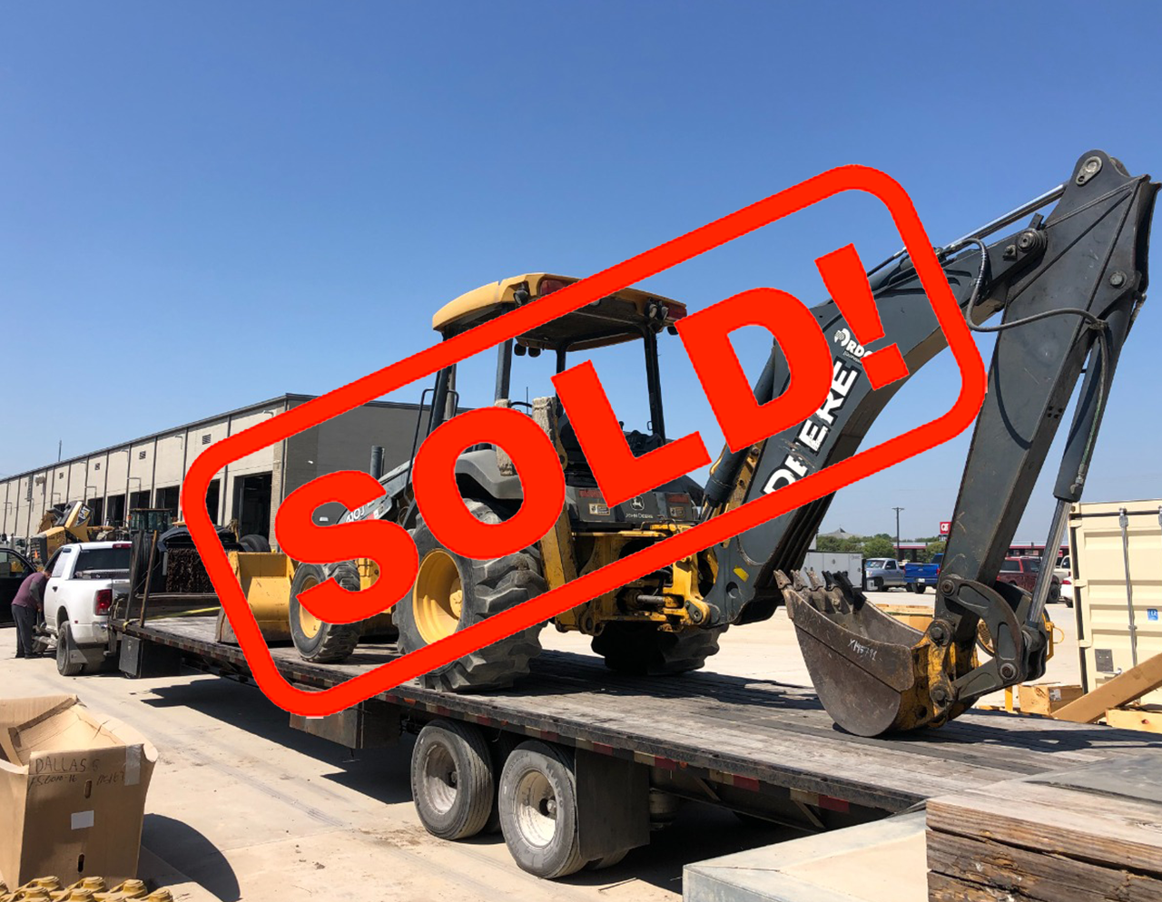 2008 Deere 410J Backhoe loader - yellow and green machinery