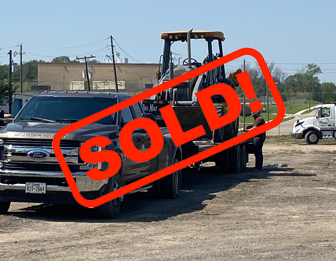 2008 Deere 410J Backhoe loader - yellow and green machinery