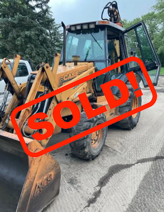 1997 Case 590SL Backhoe loader - yellow and green machinery